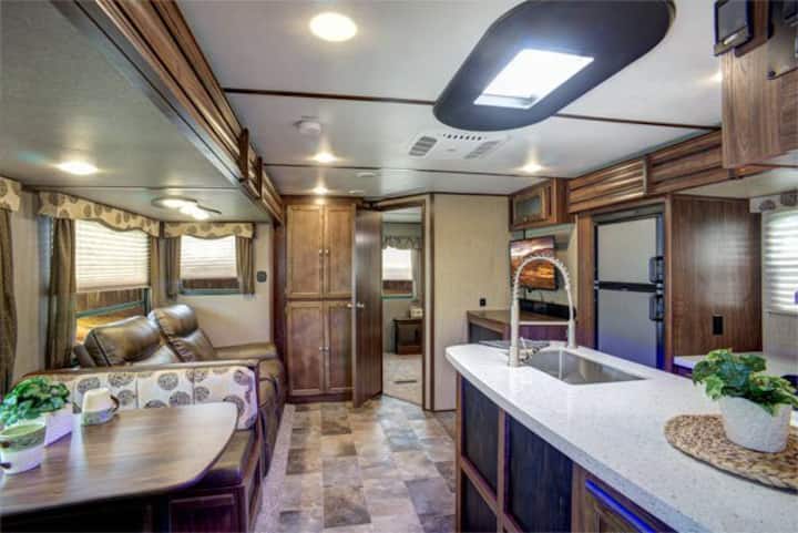Tow To Site Glamping In Luxury 2 Bedroom Rv - Duncan