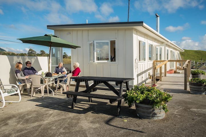 Te Horo Farmstay At Te Horo Equestrian Centre - Waikanae
