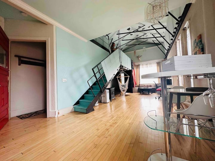 Vaulted Loft On Hertel Ave Buffalo + Walk To Shops - Buffalo, NY