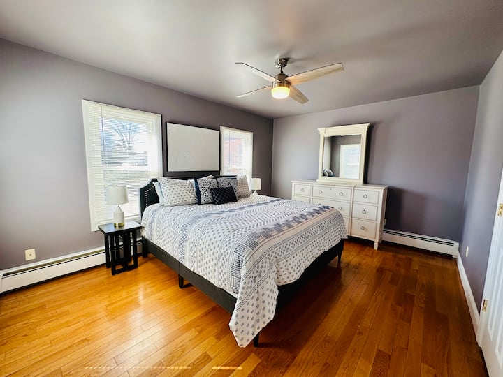 Beautiful Bell, 5 Blocks To Downtown Saratoga! - Saratoga Springs, NY