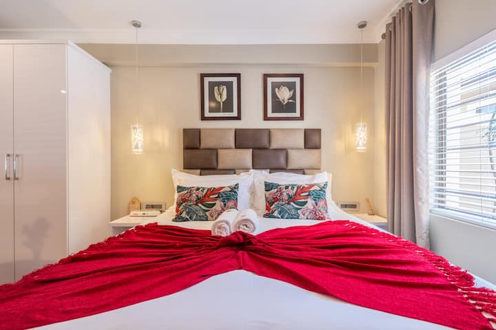 La Posada 1 - Tuscan Stunner In Umhlanga - Umhlanga