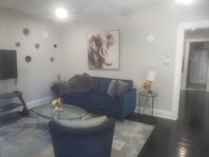 Beautiful Small House. - Clayton, MO