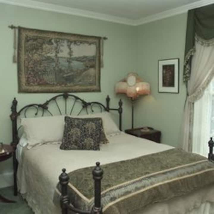 The Green Room # 3 - Weaverville, CA