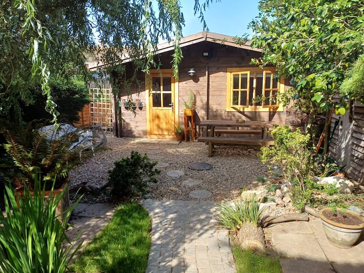 Cosy Garden Cabin - Kent