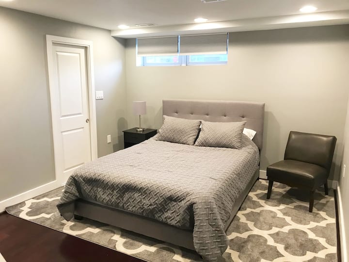 Modern English Basement Apartment, Free Parking - Washington, DC