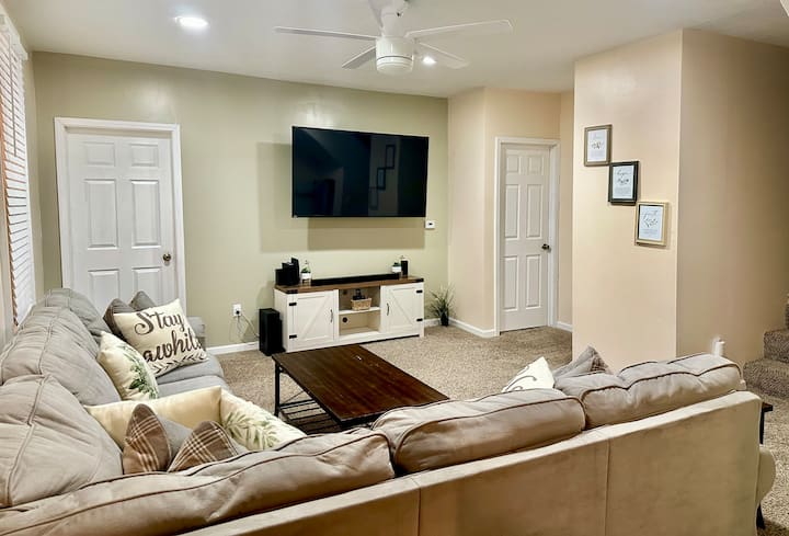 Perfect For Families! 3 Bedroom, 2 Full Bath Home - Erie, PA