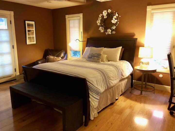 Large Master Suite & Bathroom W/ Private Entrance - Santa Rosa, CA