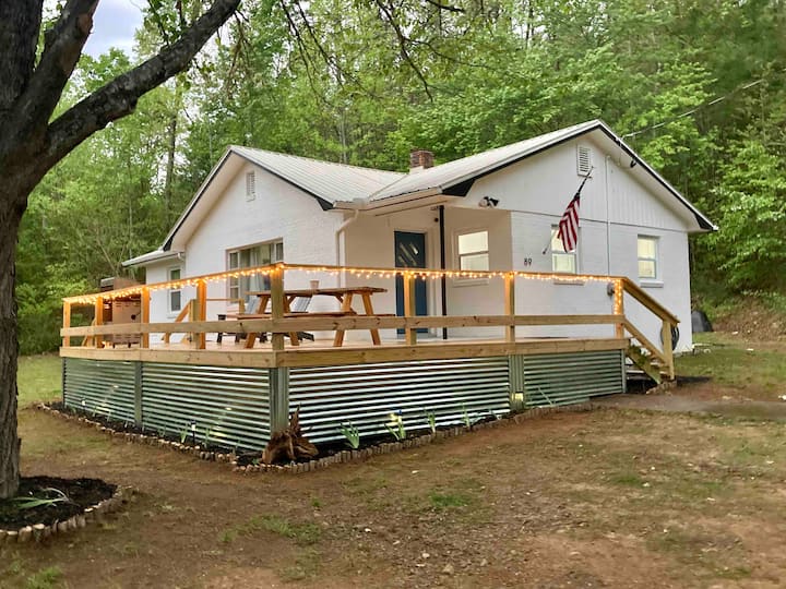 Smoky Mountain Home ~Purple Mountain Hideaway - Sylva, NC