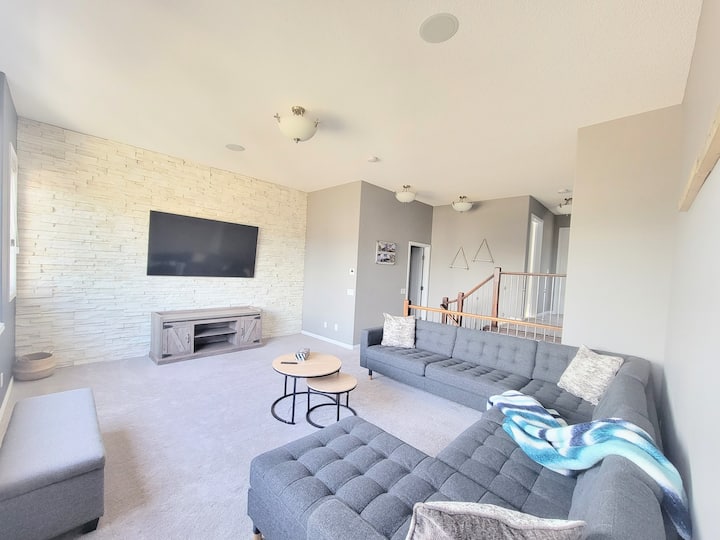Modern 2 Bedroom House - North Edmonton - Saint Albert