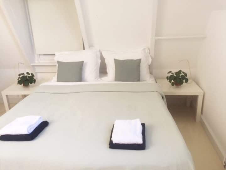 Bright Room With Spectacular Canal View @ Jordaan - Amsterdam