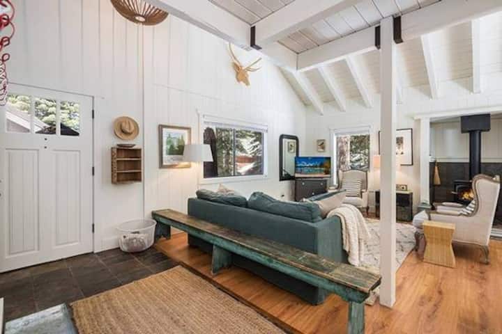 Sweet Tahoe Donner Designers Home - Truckee, CA