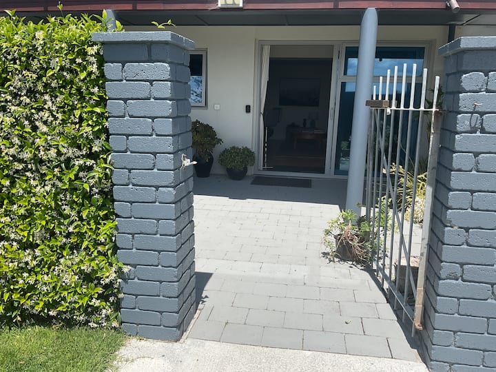 Beach Front Apartment  In Prime Westshore Location - Napier