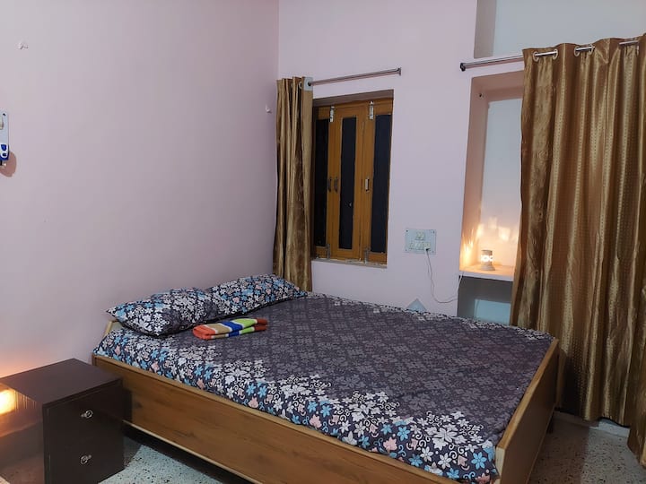 Entire House Near Cafe Coffee Day With Kitchen - Bodh Gaya