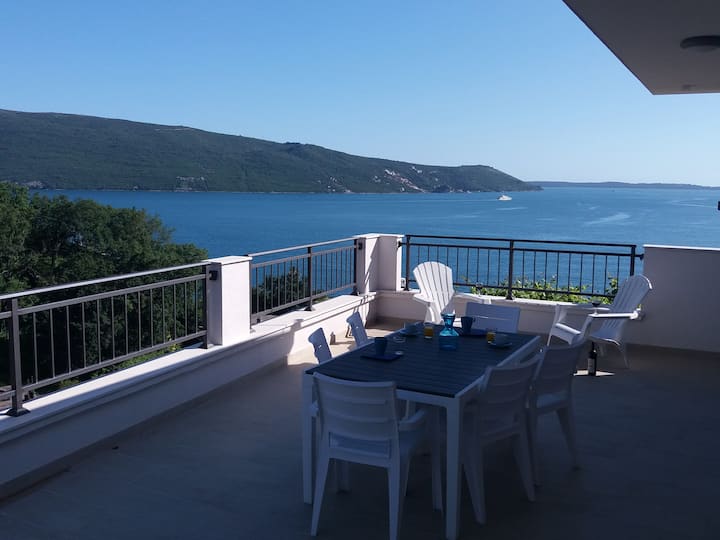 Sunny Terrace Apartment - Montenegro