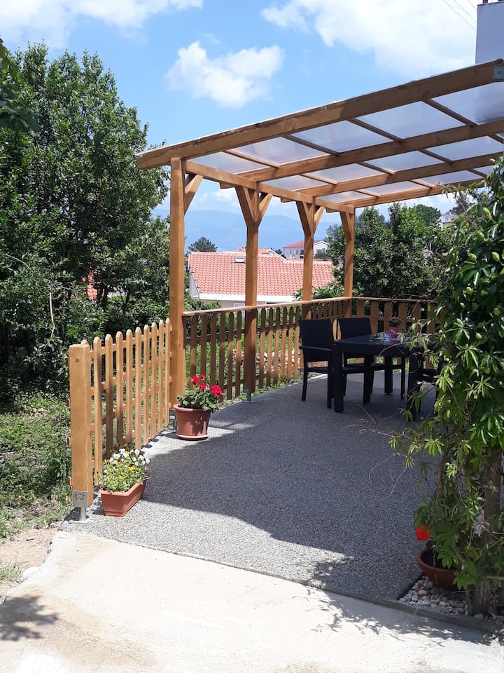 Lara - Apartment Near The Beach, Island Krk - Verbenico