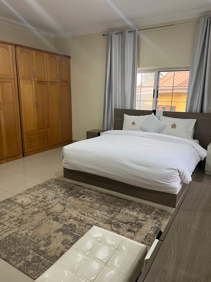 Cozy 2-bedroom Near Osu| Central | Pool | Wifi| - Accra