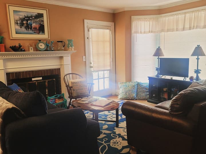 Quiet & Cozy~ Near Downtown/usc/zoo/ft. Jackson! - Columbia, SC