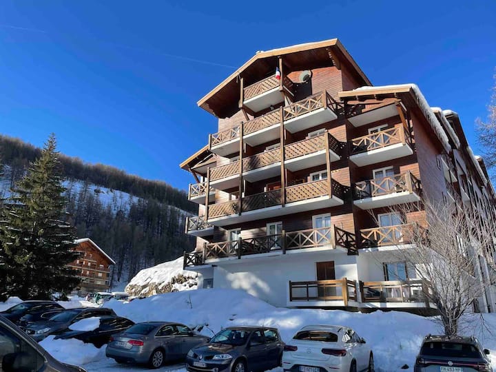 La Foux D’allos, Aux Pieds Des Pistes - Allos