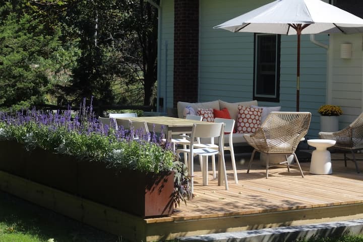 Stylish North Fork Cottage And Backyard Deck! - Mattituck, NY