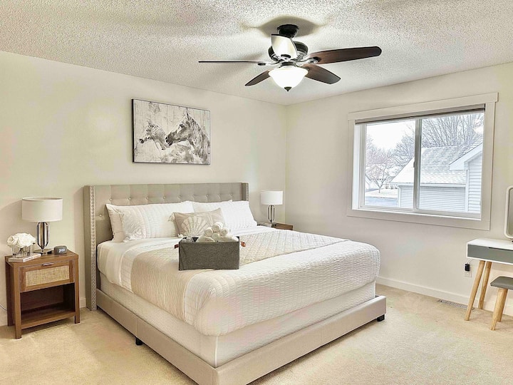 Start The New Year Right - Stay Near Parks & Shops - Eden Prairie, MN