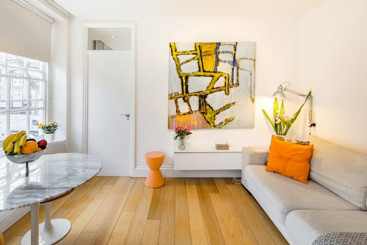 Abstract Art And Garden Views At A Bright Little Venice Home - Marylebone