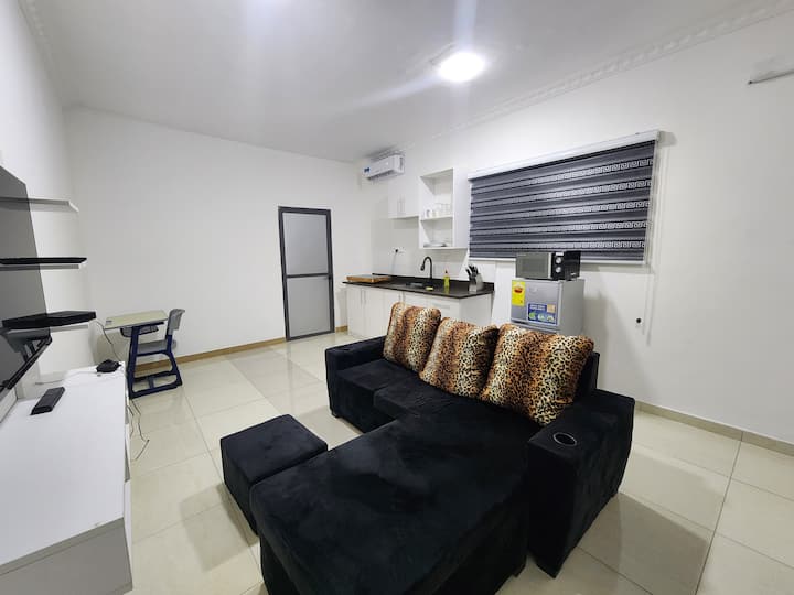 Chef-dœuvre 1 Chambre|internet Starlink + Petit-déjeuner - Accra