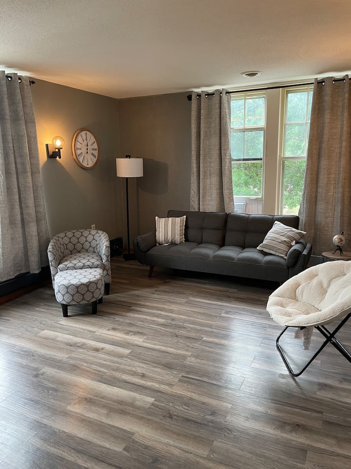 Cute 1 Bedroom Apartment In Downtown Bismarck - Bismarck, ND