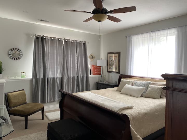 Master Suite With Awesome Views. - Castle Rock