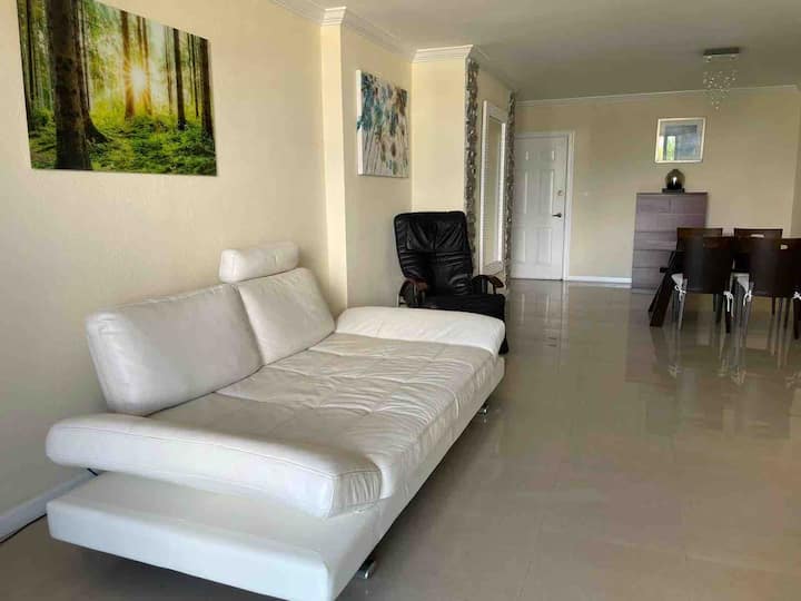 Apartment In Hollywood On The Beach - Hollywood, FL