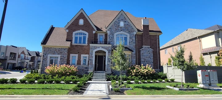 Modern & Spacious Home W/5 Bedrooms, 3200 Sqft - 旺市