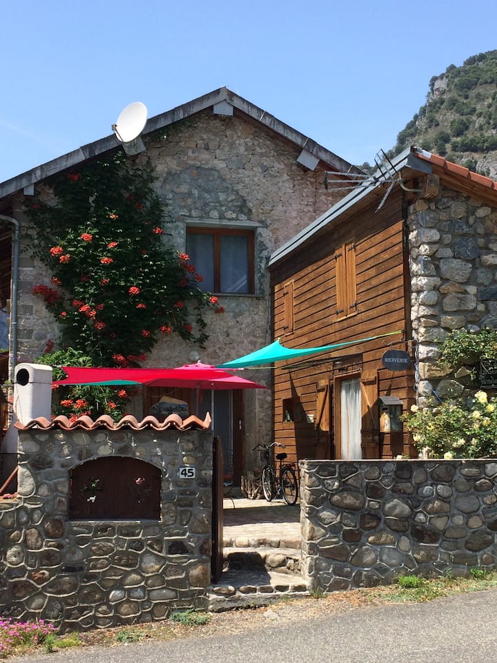 Appartement T1+, Terrasse Fermée - Tarascon-sur-Ariège