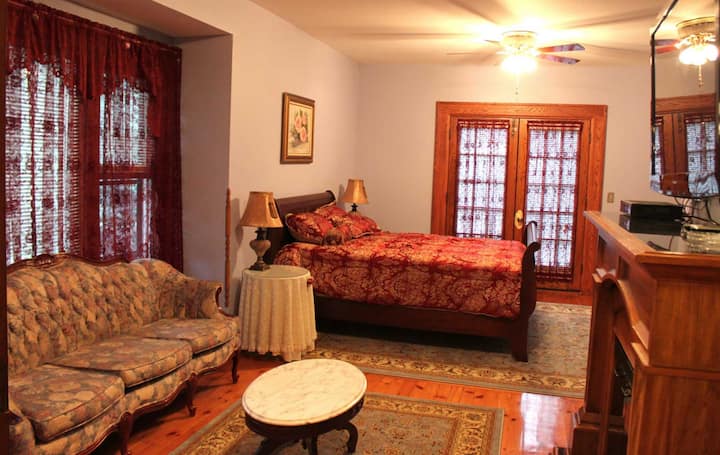 Myer & Rosa Suite - Himelhoch Bed & Breakfast - Caro, MI