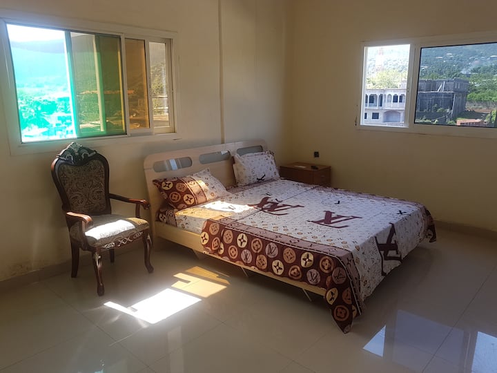 Private Ensuite Room At Vip Bar - Moroni