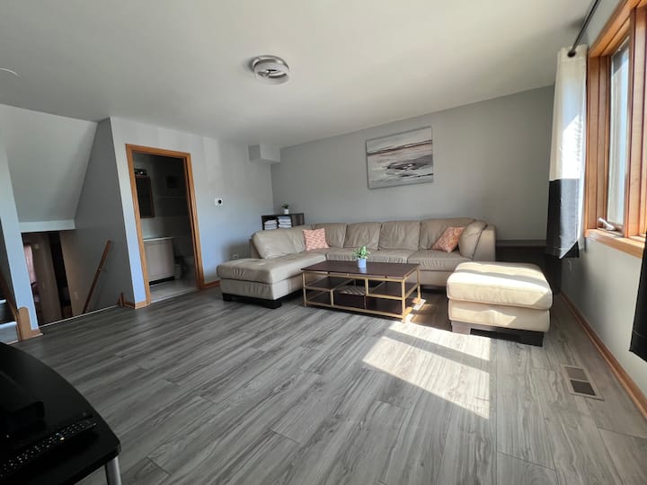 Sanitized Home, 4br/3ba, Free Parking Available - Chicago