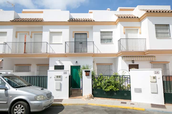 Vivienda Amplia, Luminosa Y Cómoda En Chipiona - Chipiona