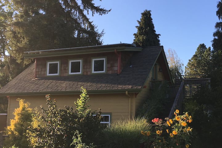 Sunflower Guest Studio - Corvallis, OR