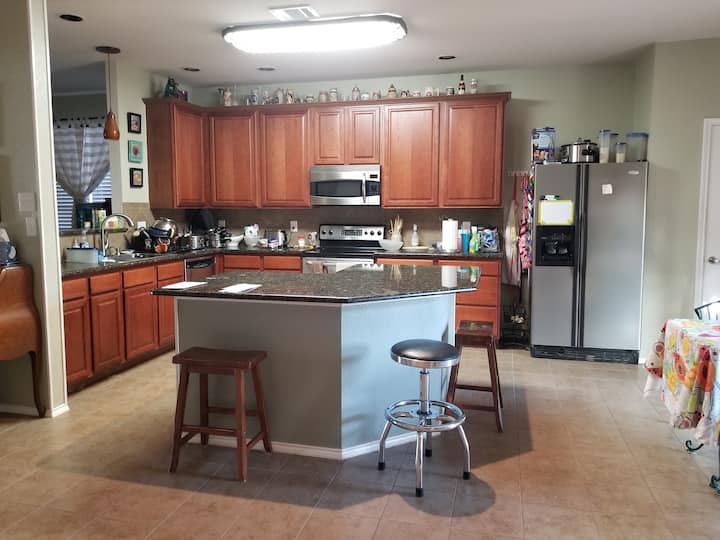 Cozy Room For 2 Shared Bathroom - Midlothian, TX