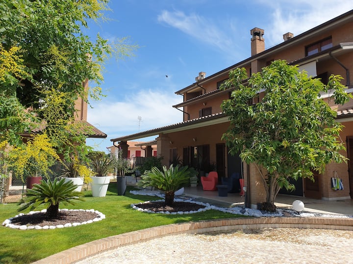 Intera Villa, Parcheggio Gratuito Privato - Centro - Alba Adriatica