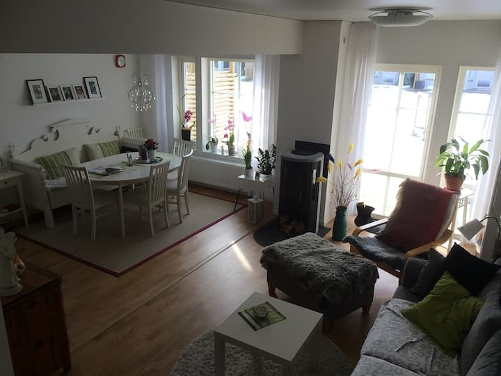 Trivsamt Radhus Med Sjöutsikt - Umeå