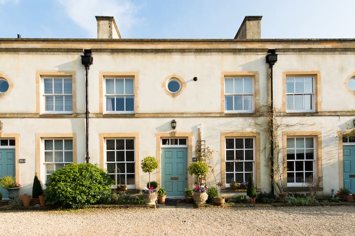 Comfy 3 Bed House Cirencester (2) - Cirencester