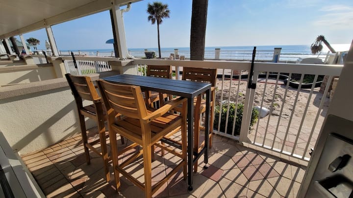 Upgrades Galore Oceanfront 1 Bd - Daytona Beach, FL