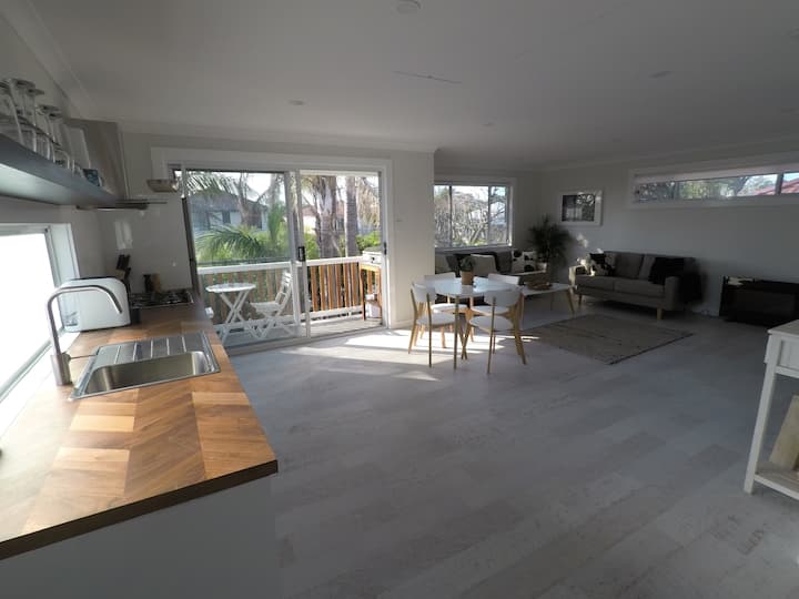 Lautan Cronulla Beach,   100 Metres To Wanda Beach - Cronulla