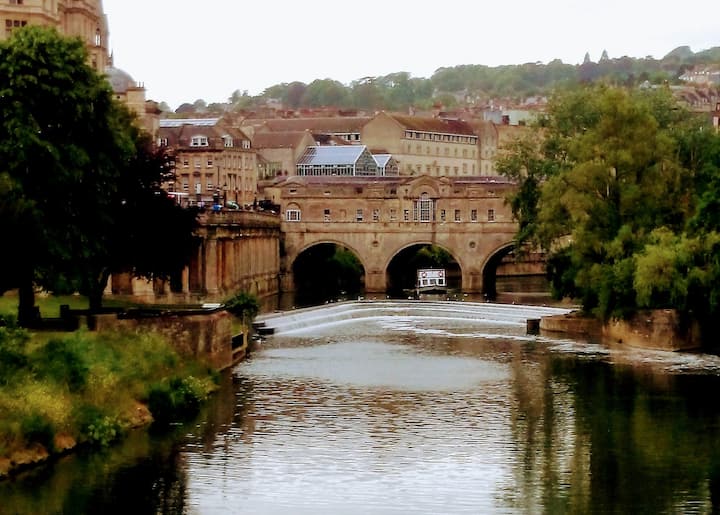 Village Near Bath. Two Bedrooms, Up To 4 Guests. - Bath
