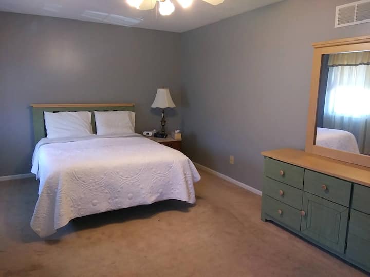 Cozy Condo - Youngstown, OH