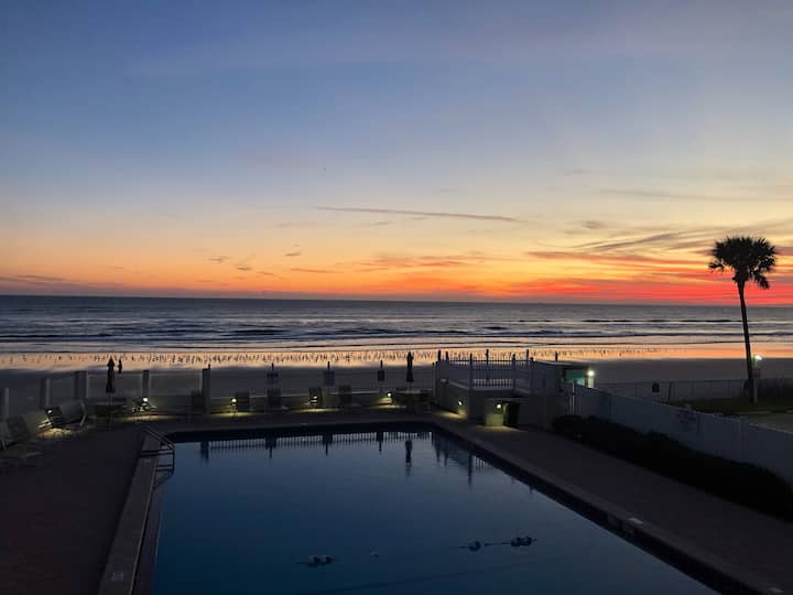 Oceanfront Beach Oasis And Spectacular Views! - Daytona Beach, FL