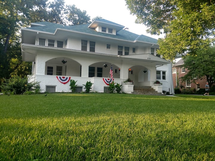 Lincoln White House, Animal Room - Lincoln, NE