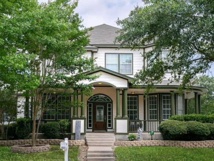 Charming Family Getaway Near Wedding Venues. - Kyle, TX