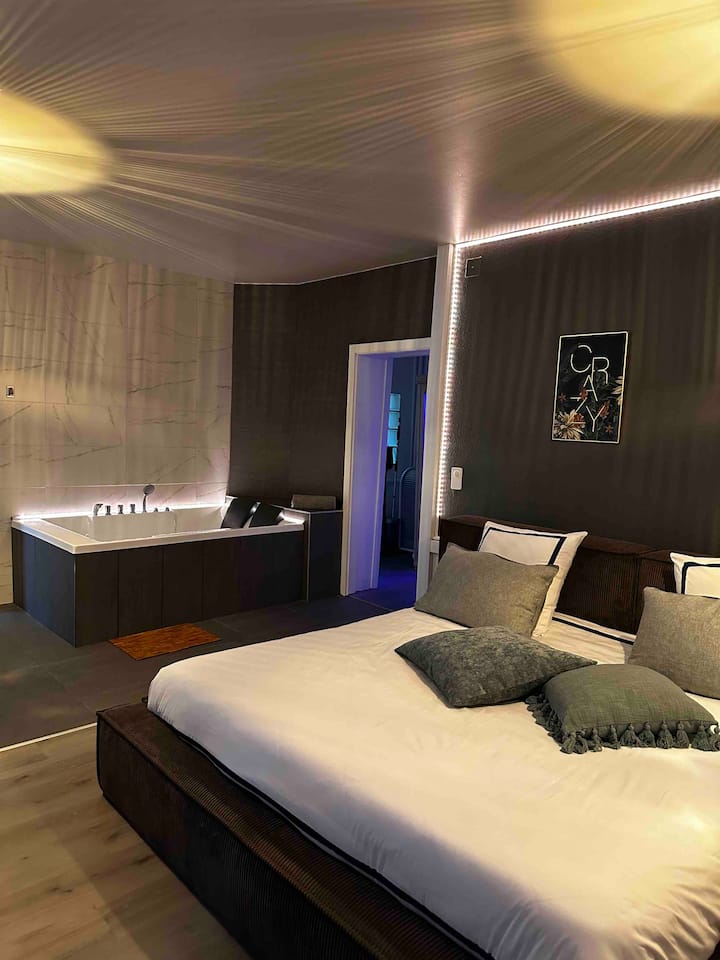 La Suite 44
Chambre Avec Spa - La Chaux-de-Fonds