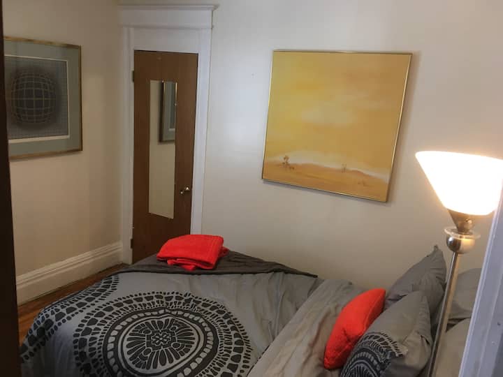 Room 2/mid, Park Ave Walk-able Retreat - Rochester, NY