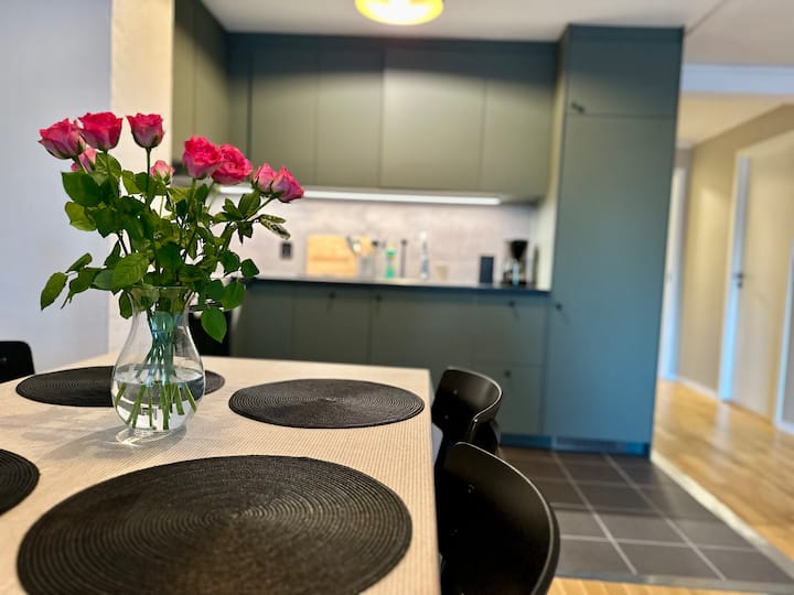 Central 3-bedroom Apt. Indoor Park, Car Charger - Moss